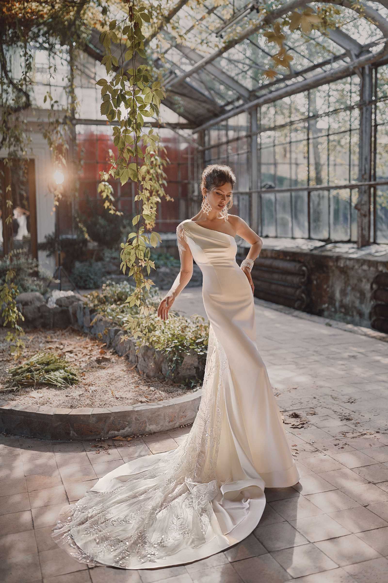 ANRI - Bridal dresses • Demure-boutique.com